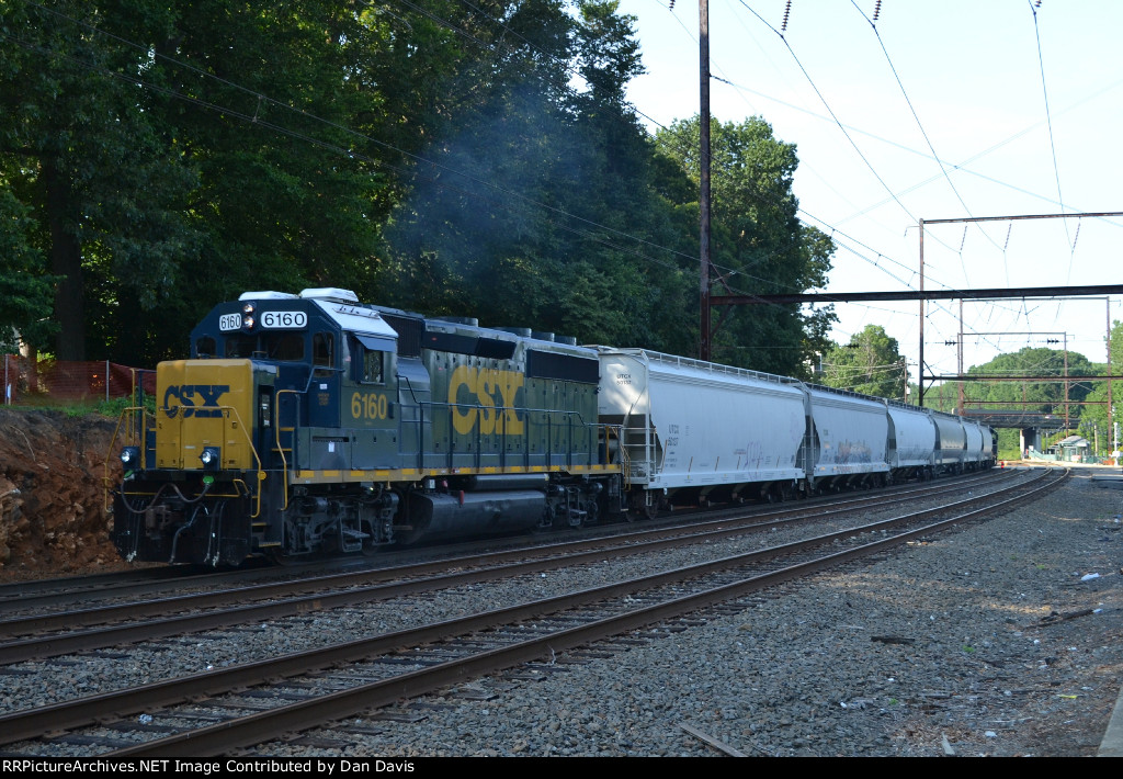 CSX GP40-2 6160 leads C770-17